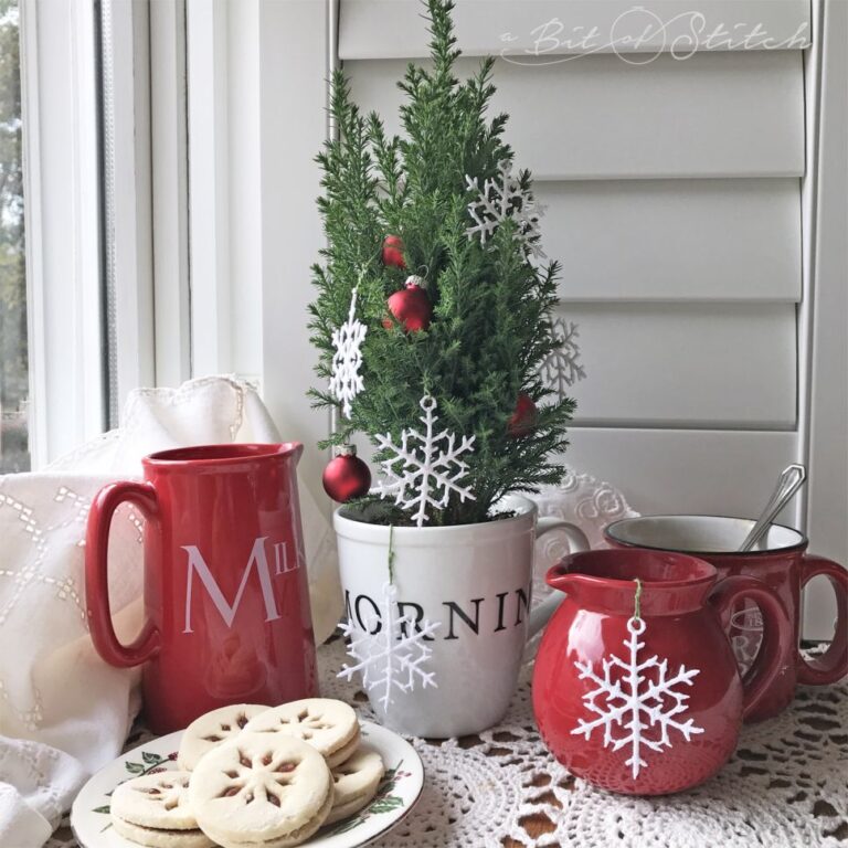 Mini FSL Snowflake Freebie - A Bit of Stitch